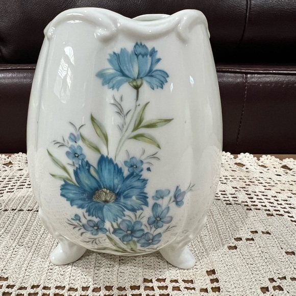 Inarco | Accents | Vintage Inarco Footed Eggshaped Vase Made Of ...
